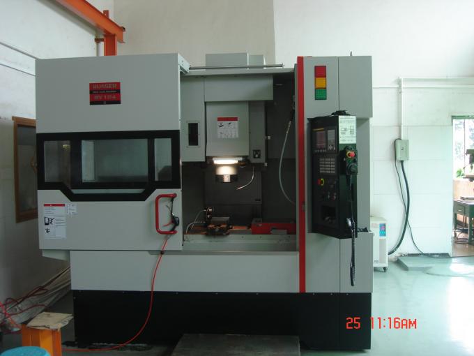 SKD61 SKH9 Cold Runner System Injection Molding High Precision Plastic DME